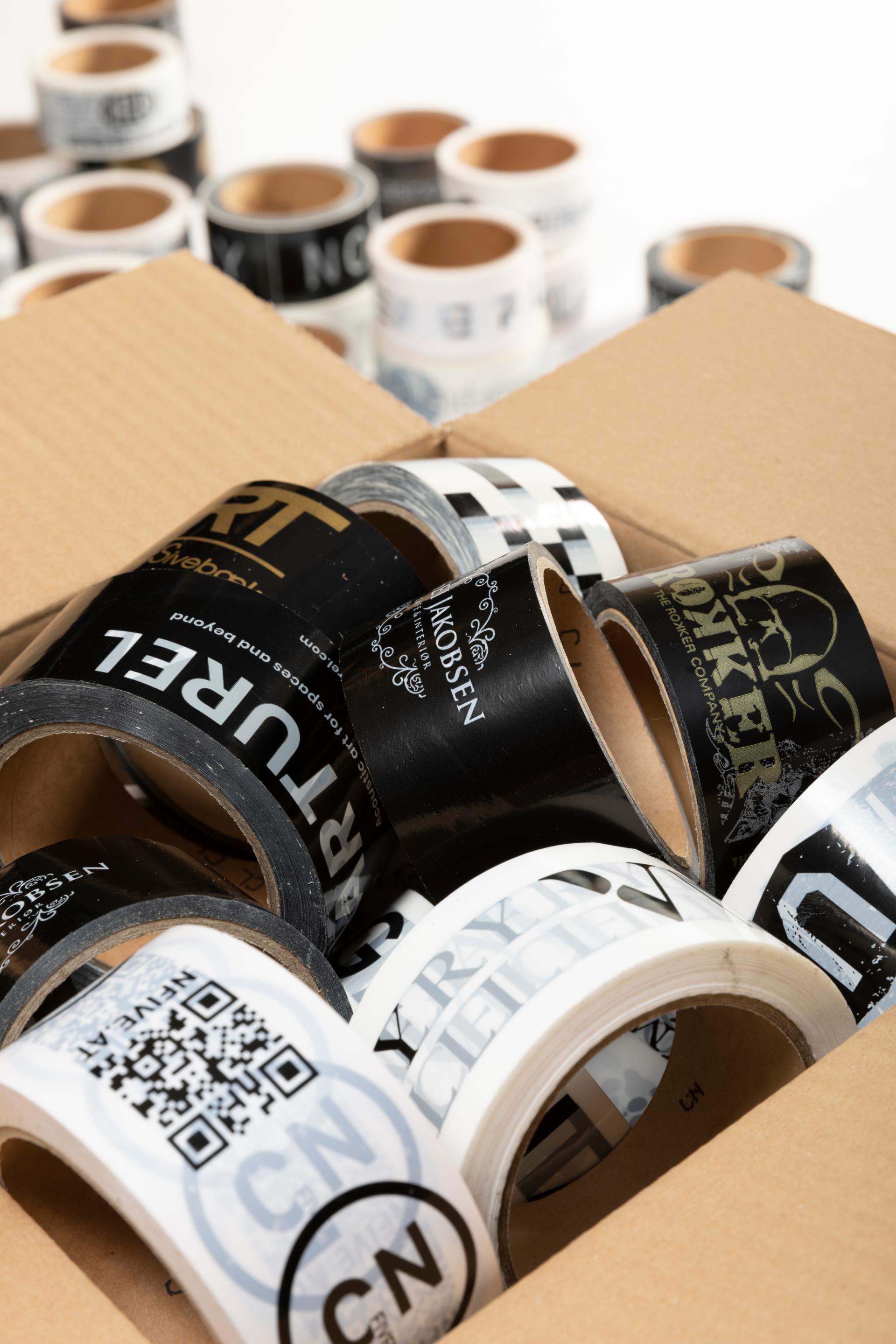 Pakketape er et vigtigt hjælpemiddel i forsendelsesprocessen